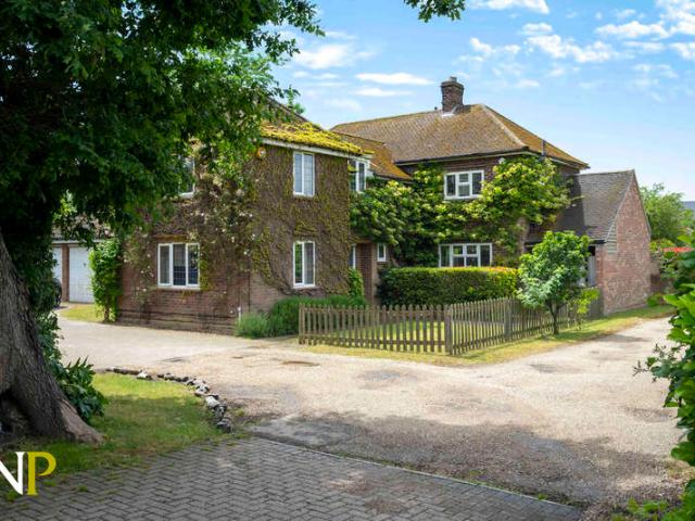 4 Bedroom Detached House