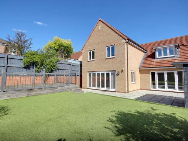 4 Bedroom Detached House