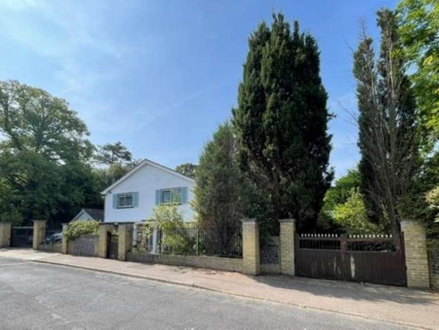 4 Bedroom Detached House