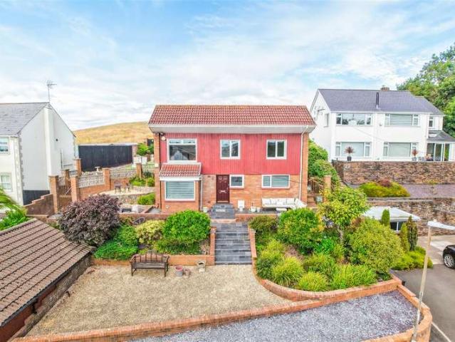 4 Bedroom Detached House