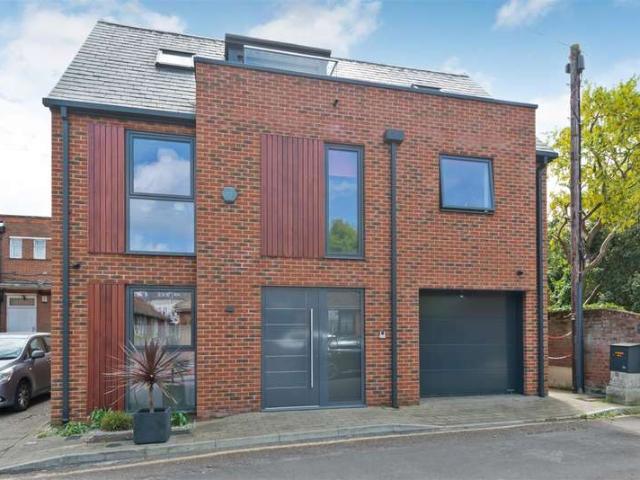 4 Bedroom Detached House