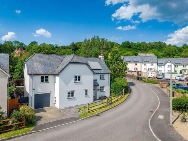 4 Bedroom Detached House