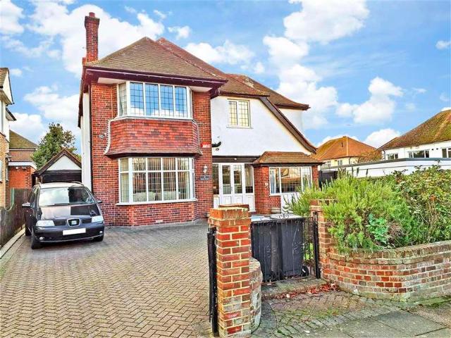 4 Bedroom Detached House