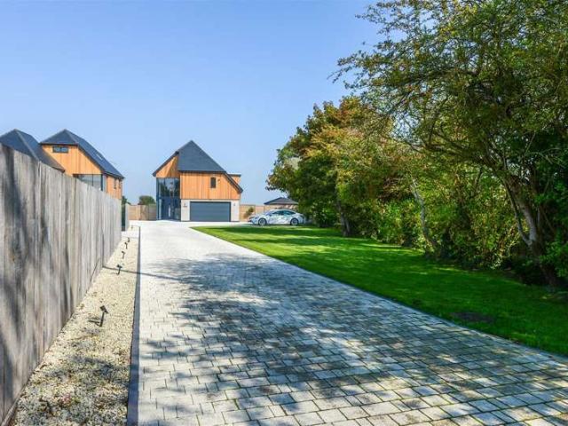 4 Bedroom Detached House