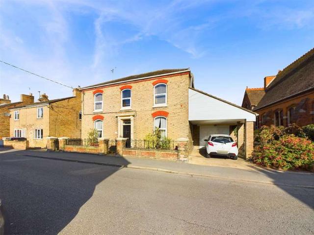 4 Bedroom Detached House