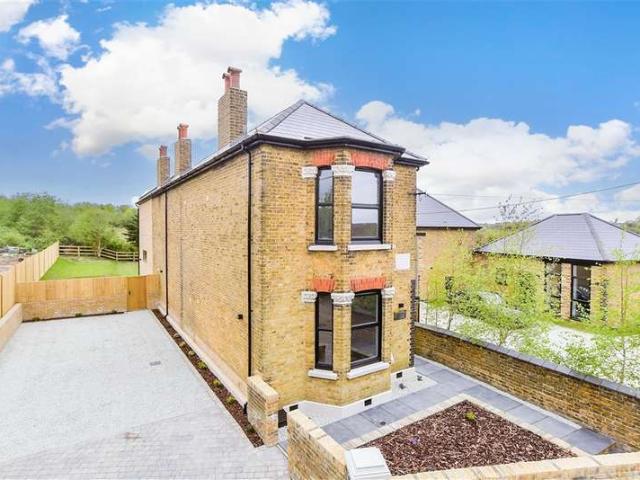 4 Bedroom Detached House