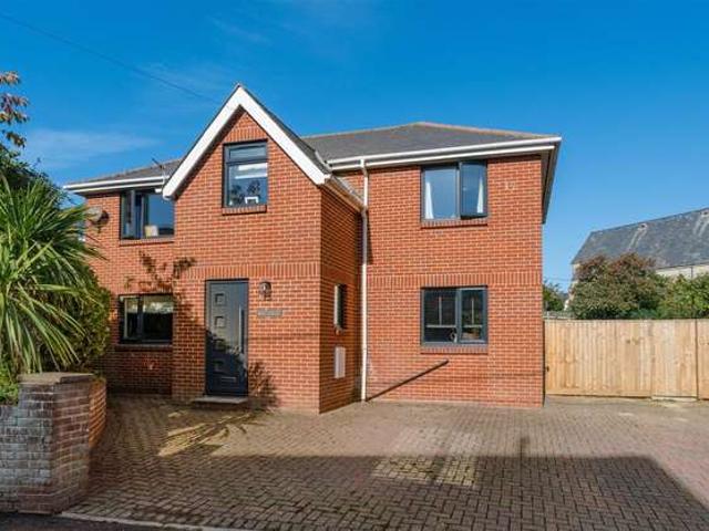 4 Bedroom Detached House