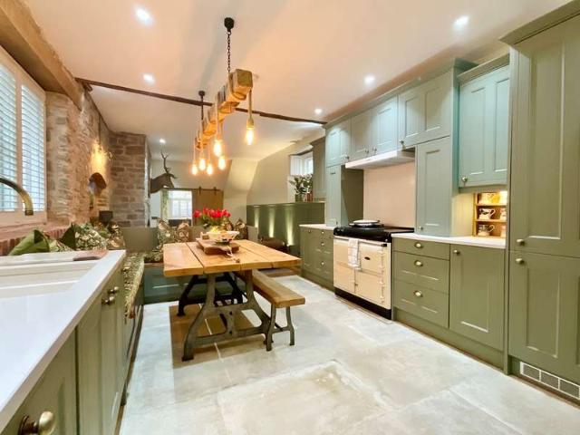 4 Bedroom Detached House