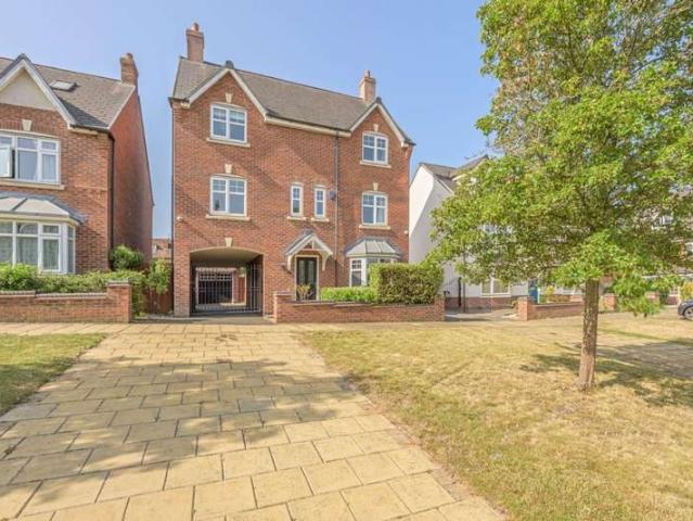 4 Bedroom Detached House