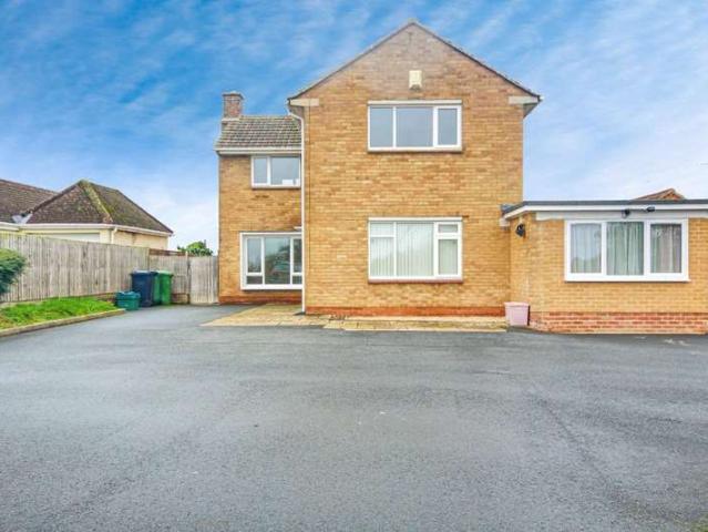4 Bedroom Detached House