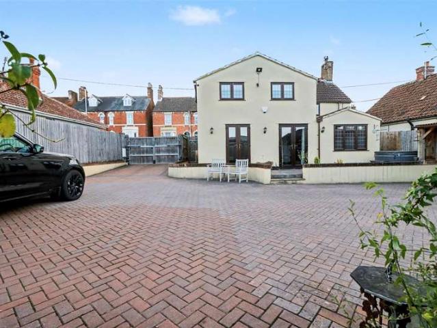 4 Bedroom Detached House