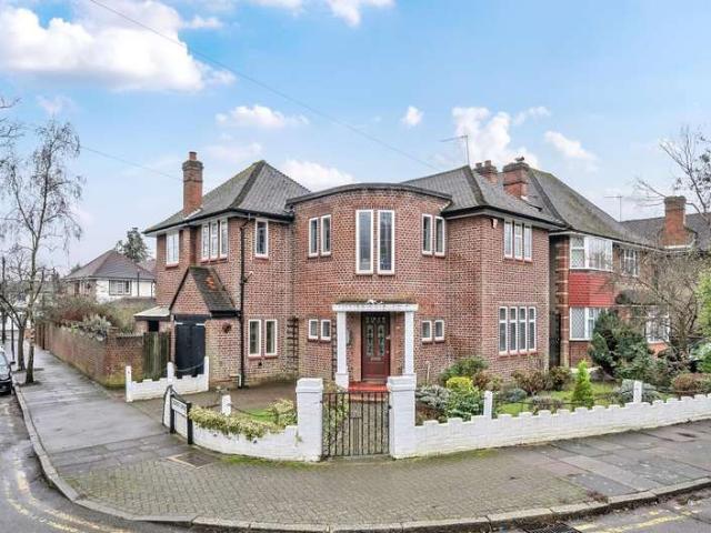 4 Bedroom Detached House