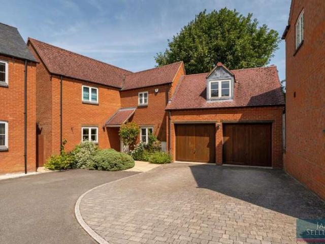 4 Bedroom Detached House