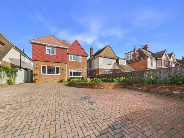 4 Bedroom Detached House