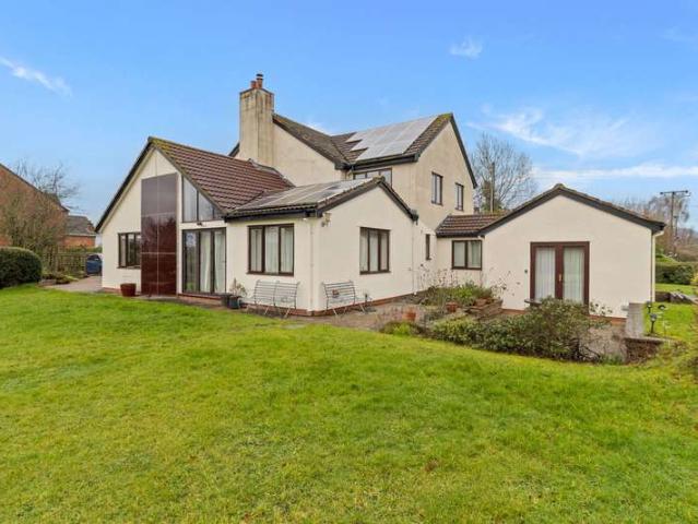 5 Bedroom Detached House