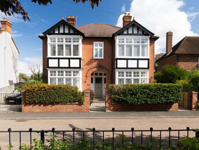 4 Bedroom Detached House