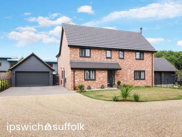 4 Bedroom Detached House
