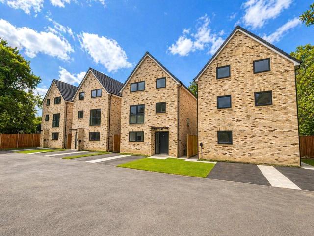 4 BEDROOM Detached House
