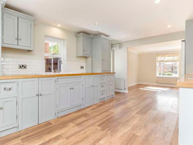 4 Bedroom Detached House