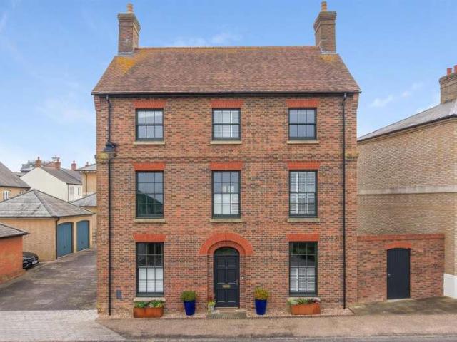 4 Bedroom Detached House
