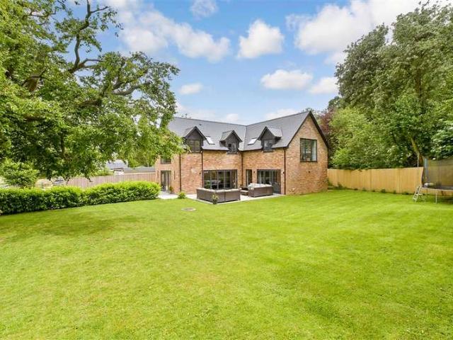 4 Bedroom Detached House