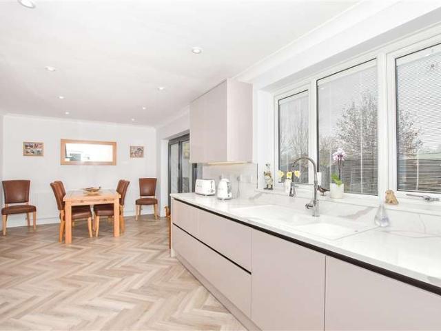 4 Bedroom Detached House