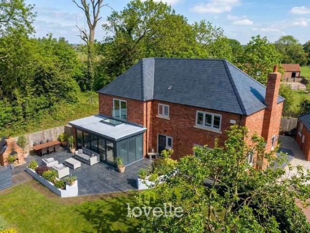 4 Bedroom Detached House