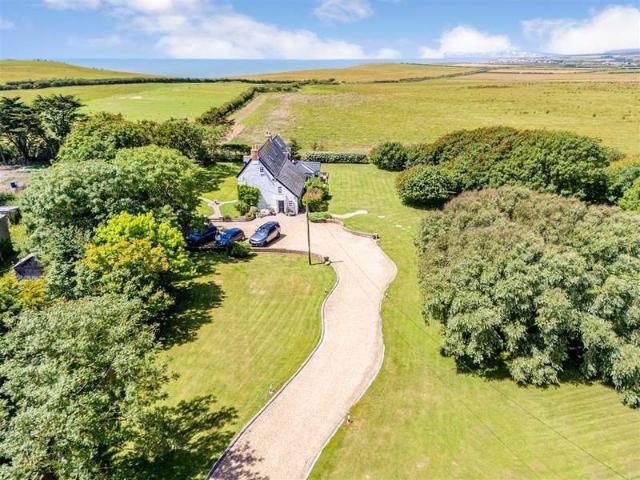 5 Bedroom Detached House