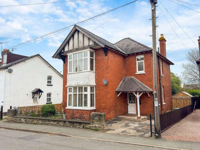 4 Bedroom Detached House