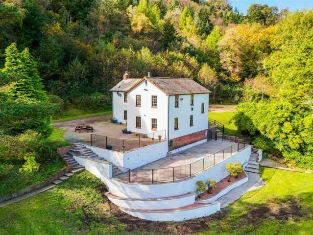 4 Bedroom Detached House
