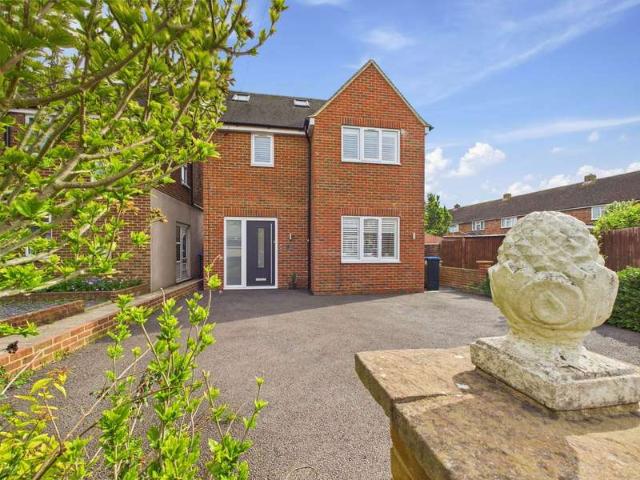 4 Bedroom Detached House