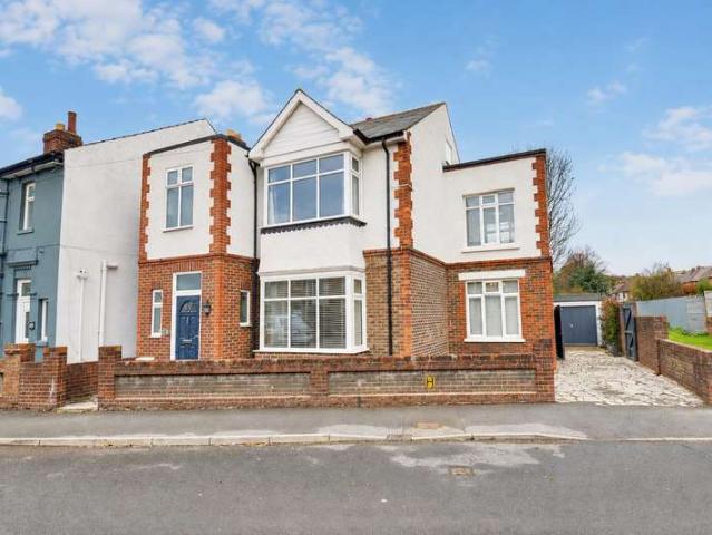 4 Bedroom Detached House