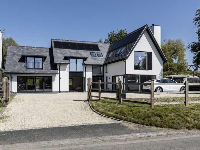 4 Bedroom Detached House