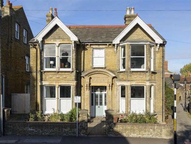 5 Bedroom Detached House