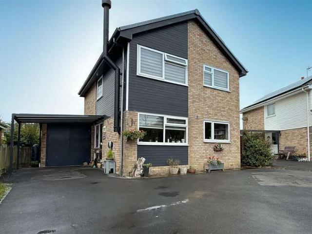 4 Bedroom Detached House