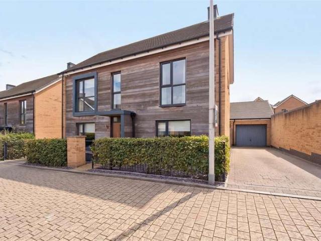 4 Bedroom Detached House
