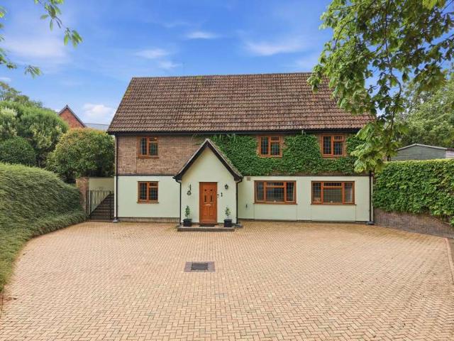 4 Bedroom Detached House