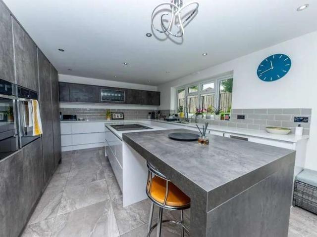 4 Bedroom Detached House