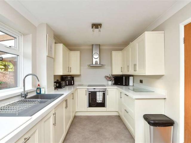 5 Bedroom Detached House