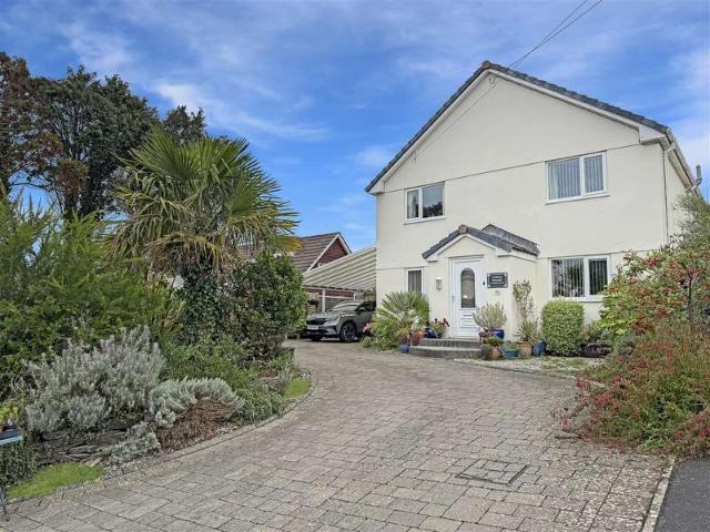 4 Bedroom Detached House