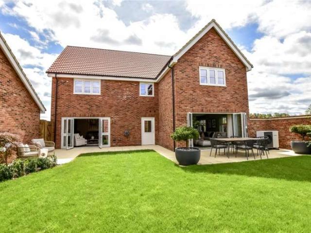 4 Bedroom Detached House