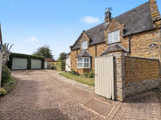 4 Bedroom Detached House
