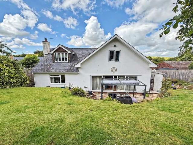 4 Bedroom Detached House
