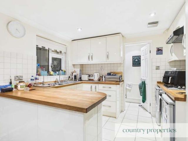4 Bedroom Detached House