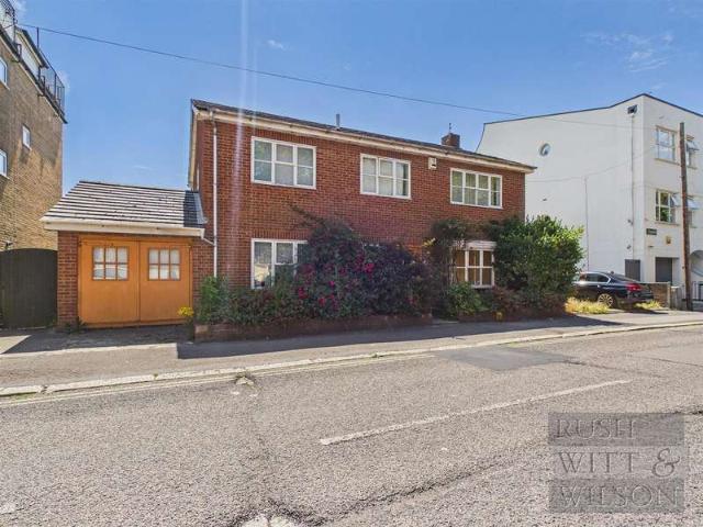 4 Bedroom Detached House