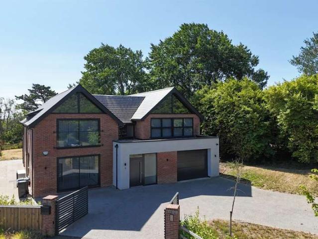 4 Bedroom Detached House