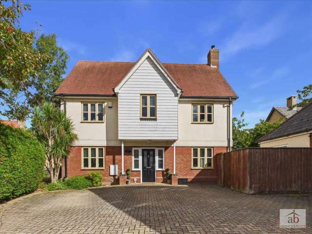 4 Bedroom Detached House