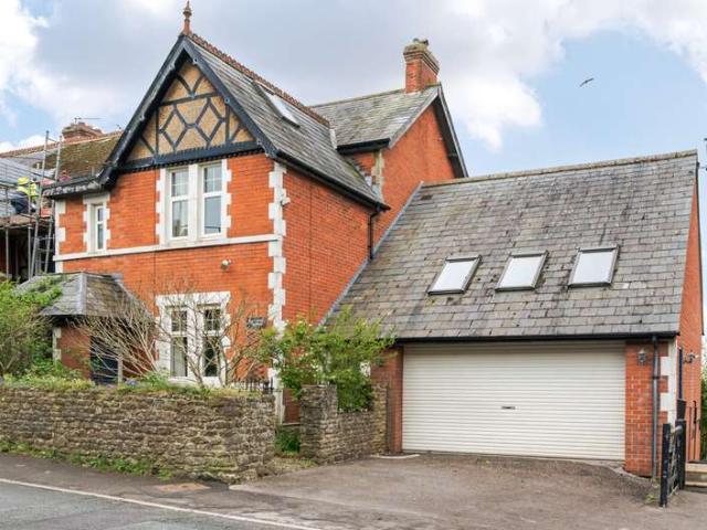 4 Bedroom Detached House