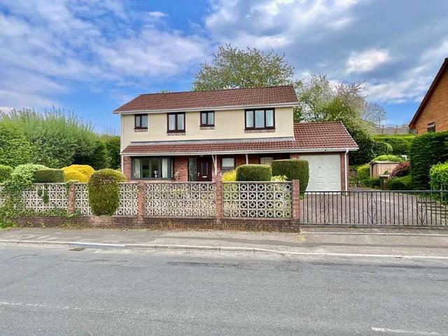 4 Bedroom Detached House