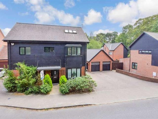4 Bedroom Detached House